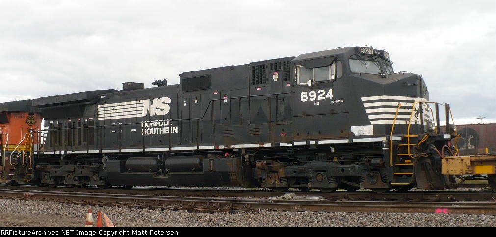NS 8924